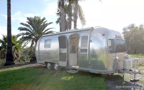 Vintage Airstream Isir Post Cozy fejn Tgħix u Taħdem 10118_1