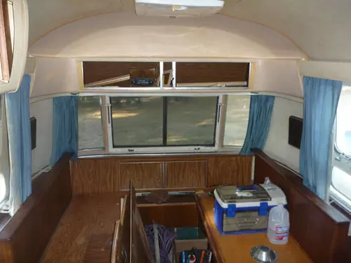 Vintage Airstream word 'n gesellige plek om te woon en te werk 10118_12