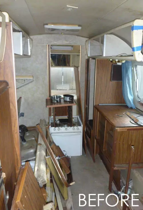 Vintage Airstream стає затишним місцем для життя та роботи 10118_13