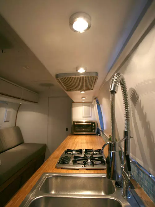 Vintage Airstream word 'n gesellige plek om te woon en te werk 10118_5