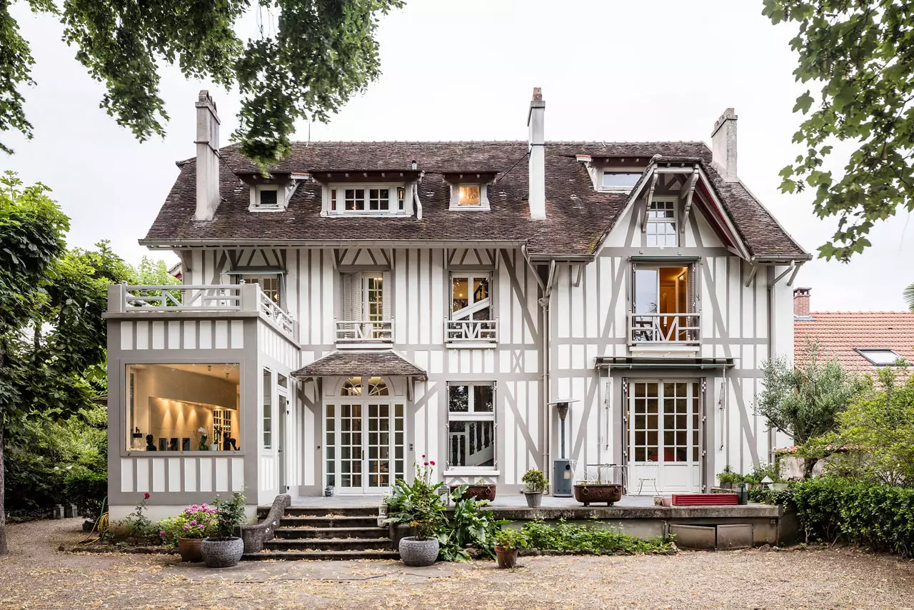 Будинок 19-го століття в передмісті Парижа стає сучасним