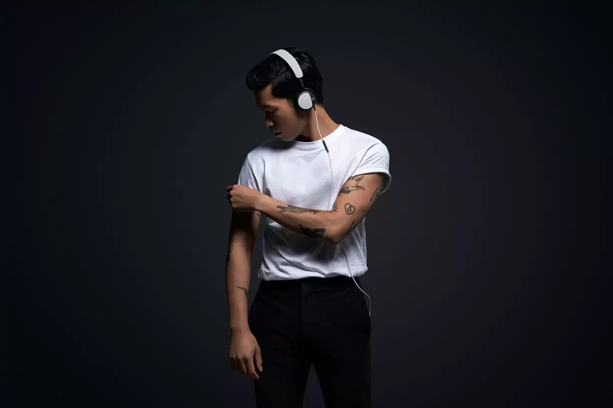 Makukulay na Modern Headphones mula sa B&O Play