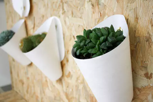 Opot Modern Wall-Mounted Planter por Clara del Portillo - Design Milk