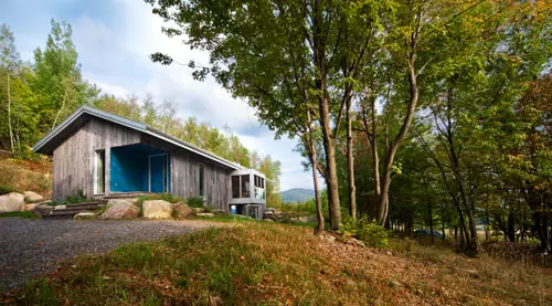 Wood-Covered Home in the Woods av Blouin Tardif Architecture 16195_3