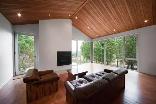 Wood-Covered Home in the Woods av Blouin Tardif Architecture 16195_7