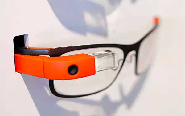 Google Glass-Apps, die unsere Reisegewohnheiten verändern sollen – Design Milk