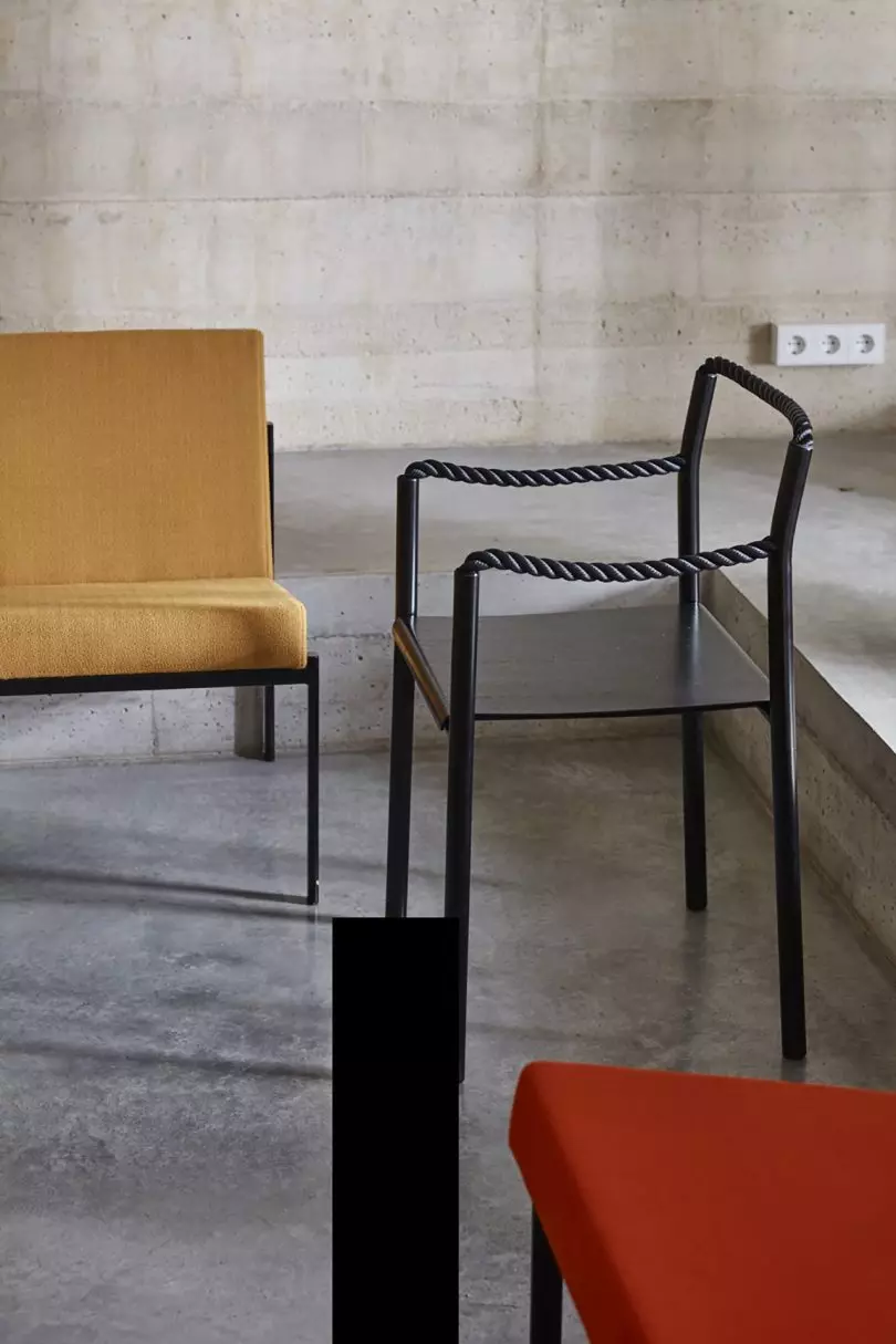 Rebstolen af ​​Bouroullec Brothers er inspireret af stregtegninger