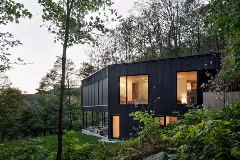 The Rock: A Home Built into a Mountain מאת Atelier Général