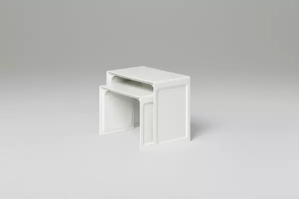 Re-Engineered 621 Side Table od Vitsoe