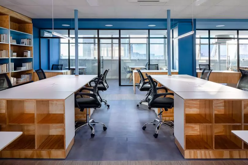 kantor modern biru