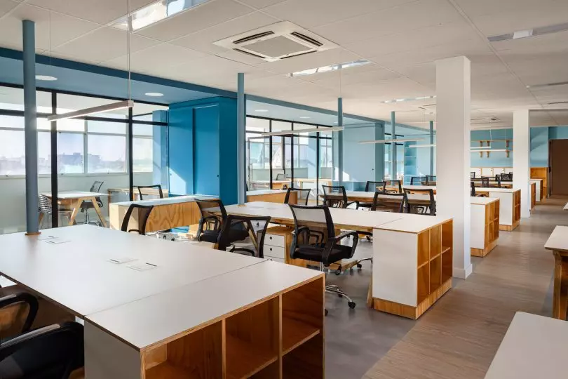 kantor modern biru