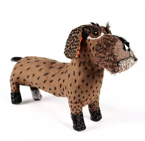 Nkịta ọgbara ọhụrụ: 3D Textile Dog Sculpture nke Tabitha Cottrell dere