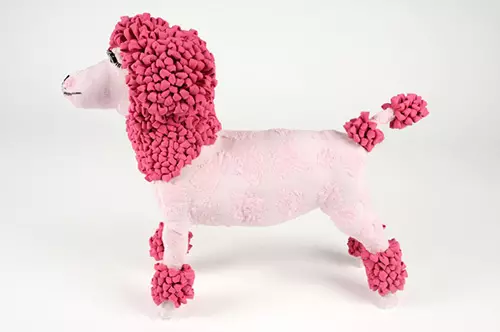 Nkịta ọgbara ọhụrụ: 3D Textile Dog Sculpture nke Tabitha Cottrell dere