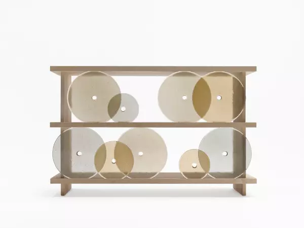 Nendo မှ Rotating Glass Discs Shelving Unit