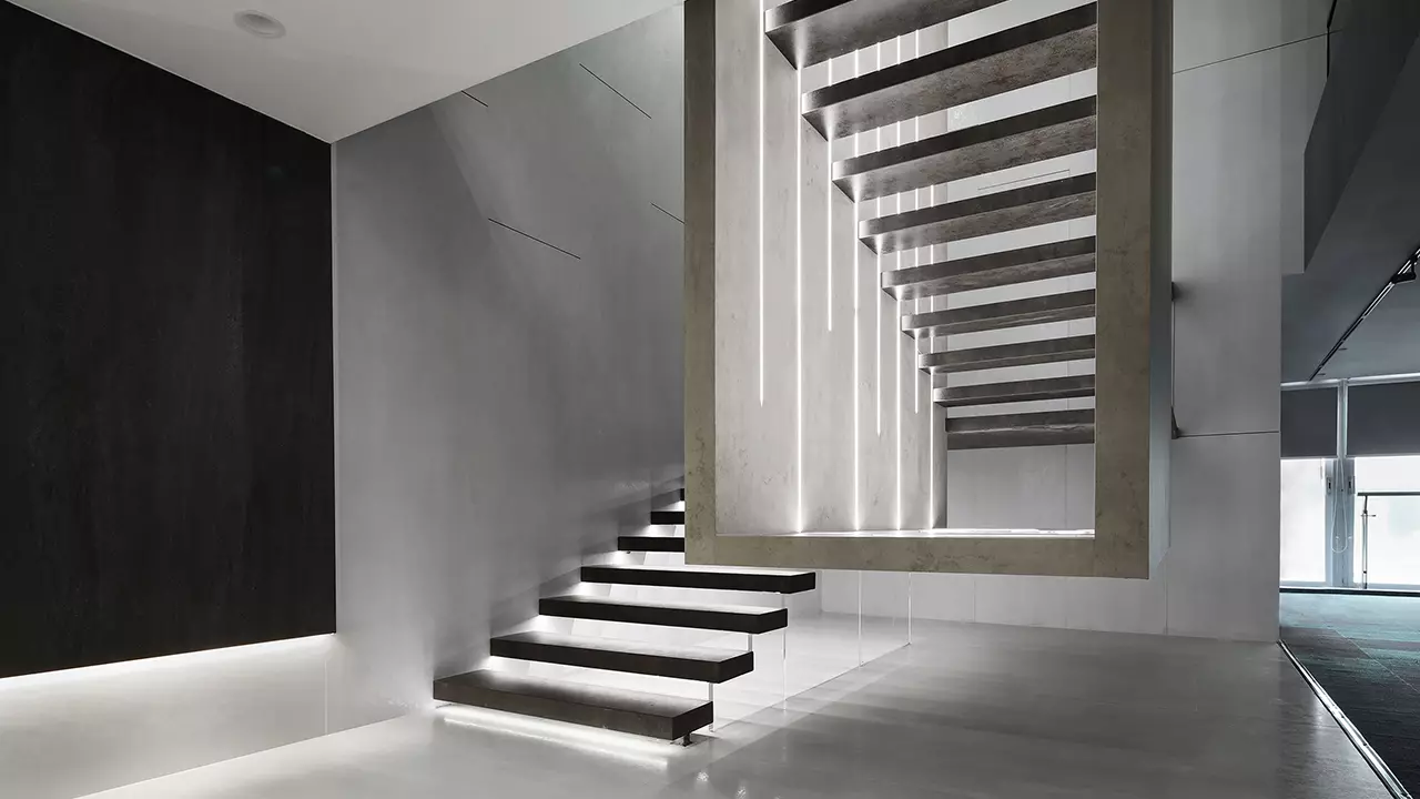 Naghimo ang Neolith og Showroom nga Sama sa Pag-install sa Art nga adunay Sintered Stone Surfaces