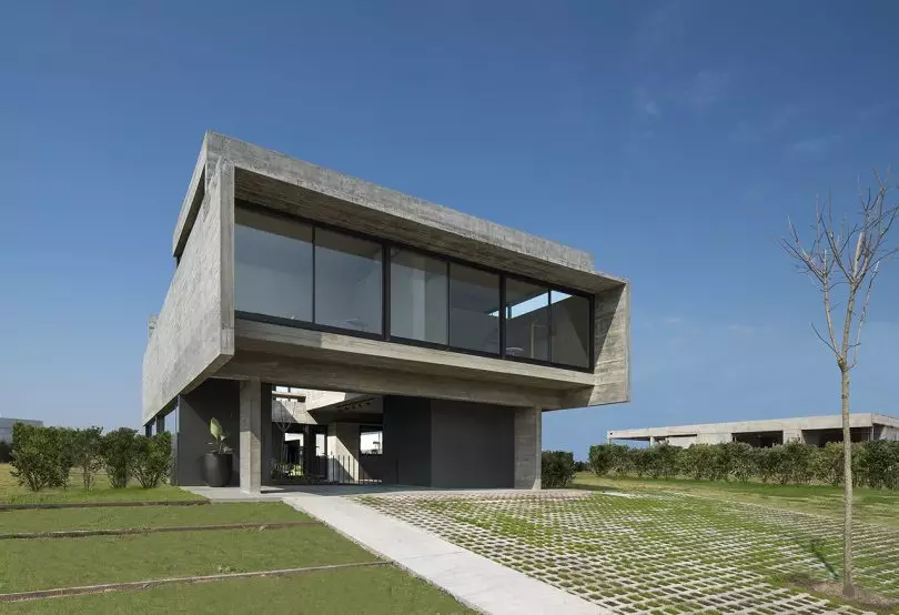 Casa Castaños: Elegáns betonház légies részletekkel