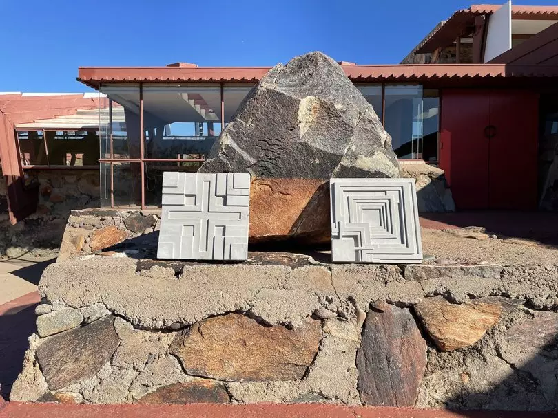 Jubin Simen 3D + Blok Tekstil yang Diilhamkan oleh Frank Lloyd Wright