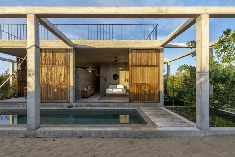 The Cosmos House ใน Puerto Escondido ถูกกำหนดโดยองค์ประกอบหลักสามประการ 6207_2