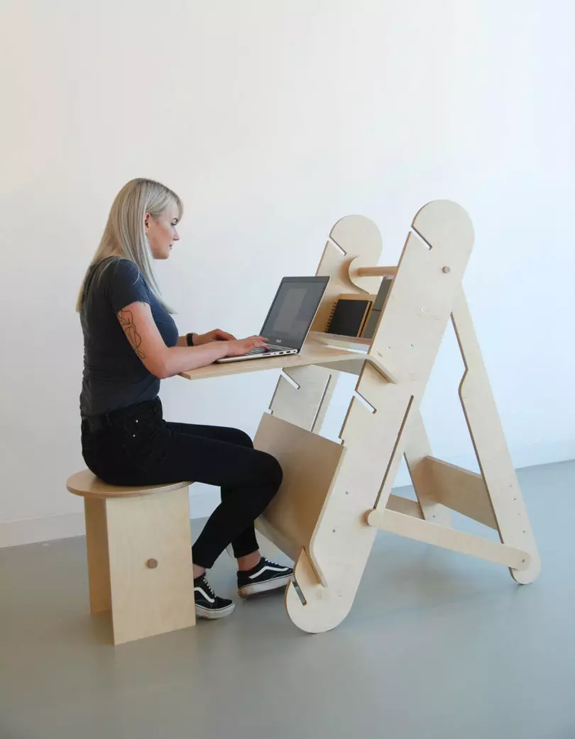 Malgorzata Wojtyczka tərəfindən DESKter Sit & Stand İş Stansiyası