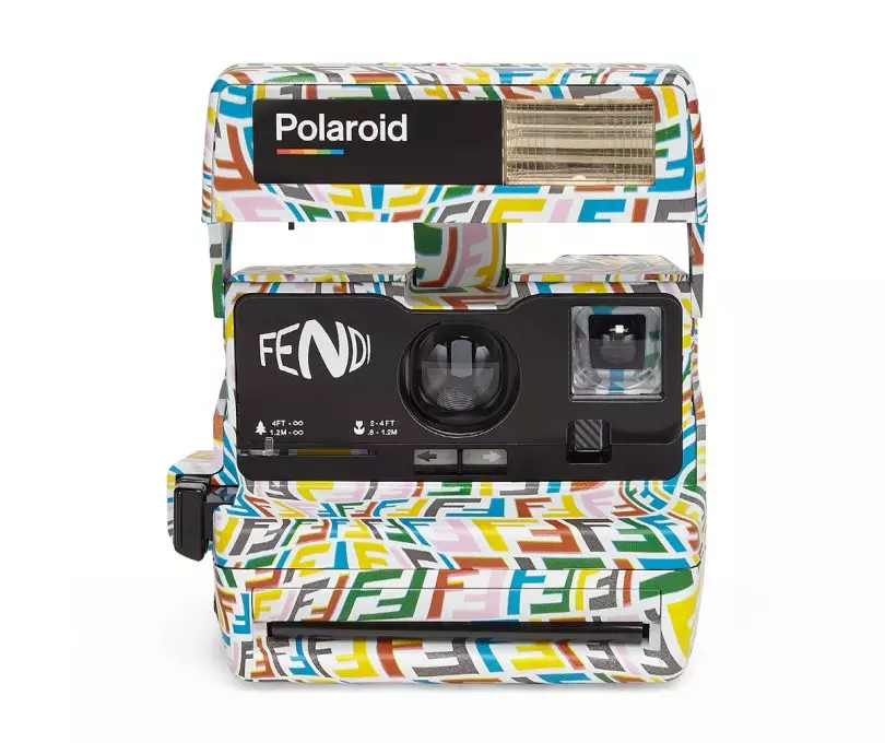 Iškart madingas FENDI x Vintage Polaroid sukuria banguotą naują dizainą