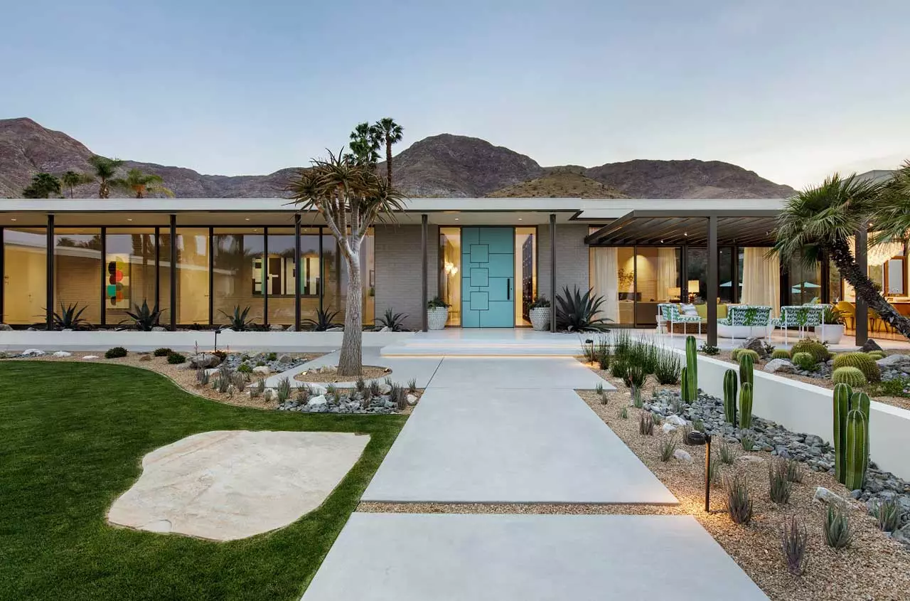 Stuart Silk Architects Yana Sabunta Gidan Tsakanin Karni a Rancho Mirage