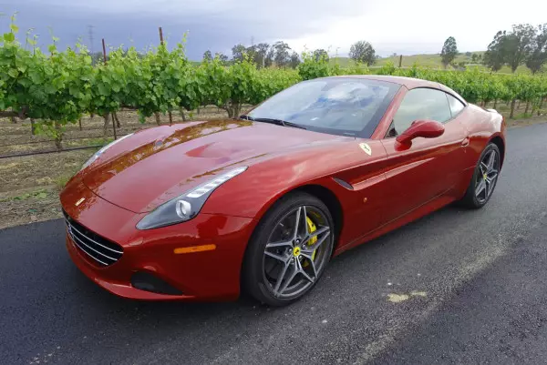 Test Sürüşü: 2015 Ferrari California T - Tasarım Sütü