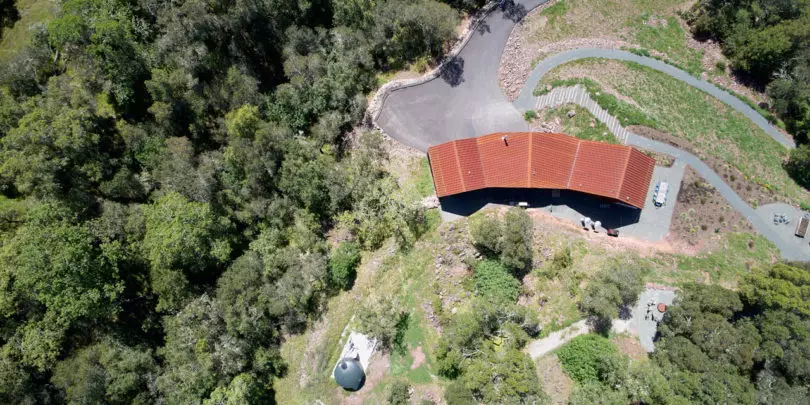 Ένα σκουριασμένο σπίτι με τριπλή στέγη στη Sonoma της Καλιφόρνια 951_6