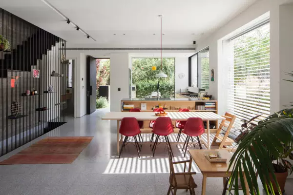 Usa ka Townhouse sa Tel Aviv ni David Lebenthal - Design Milk