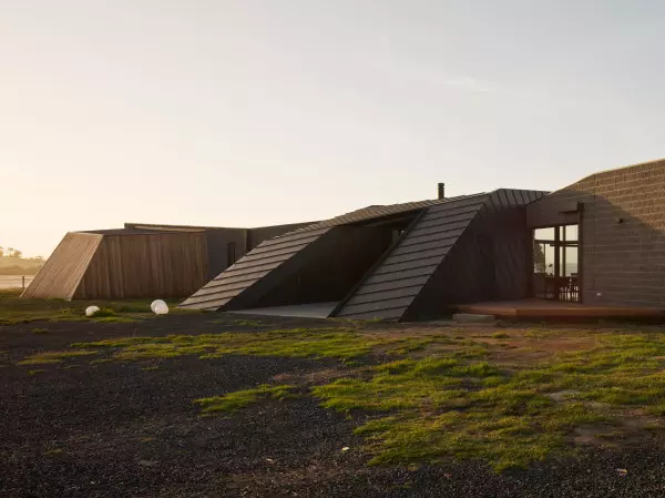 BKK-04-House-Beached-House-South-Entry-Peter-Bennetts