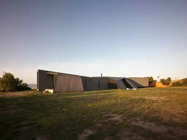 BKK-07-Beached-House-North-West-Facade-Peter-Bennetts