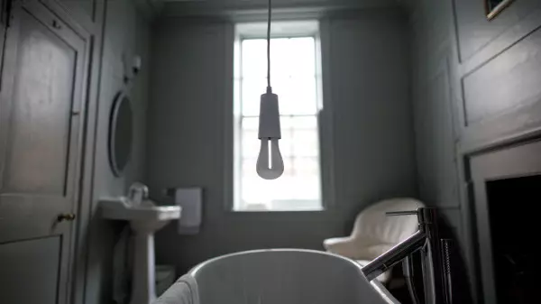 Plumen-002-Designer-Low-Energy-Light-Bulb-7